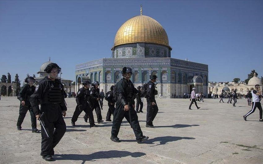 More than 350 arrests after clashes erupt inside Jerusalem's Al-Aqsa ... More than 350 arrests after clashes erupt inside Jerusalem's Al-Aqsa ...